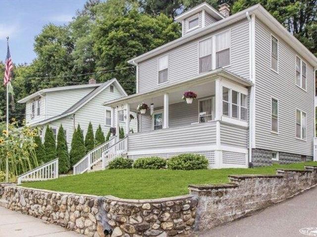 3 bedroom, Holyoke MA 01040 105256656