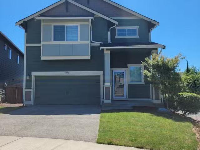 3 Bedroom Home With a HUGE Bonus room, With a View of Mt. Rain.