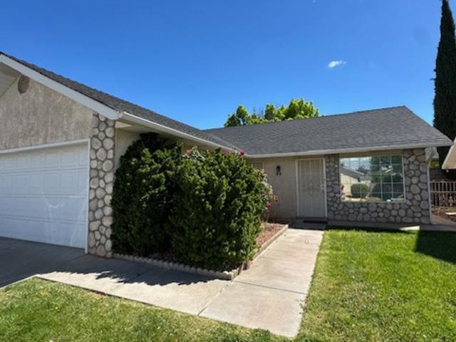 3 Bedroom Home With Community Pool Pet Friendly!