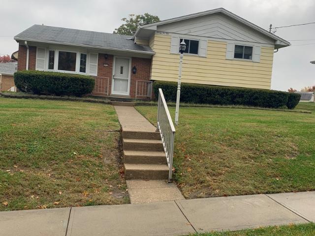 3 Bedroom home with 2 1/2 baths and 2 car garage in Covedale area