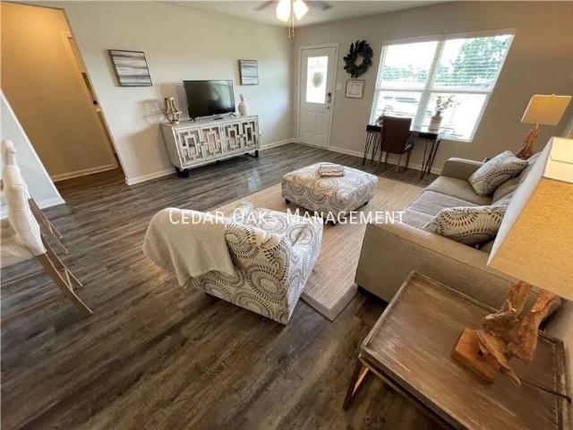 3 Bedroom Home with 2 Car Garage in Pea Ridge