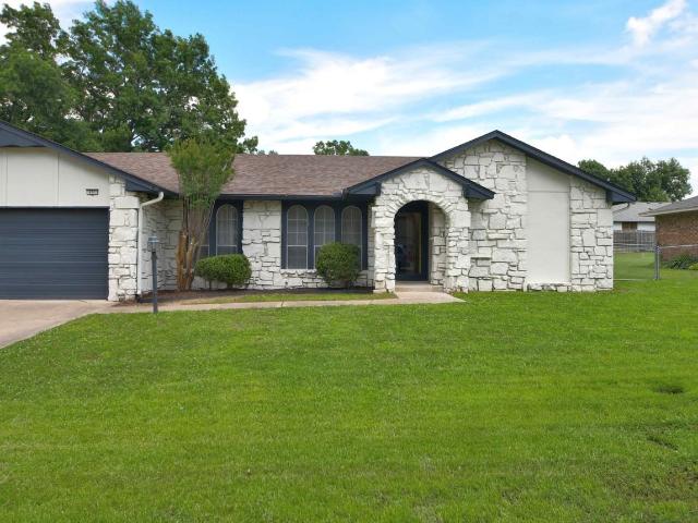 3 Bedroom Home for Rent at 401 N Fir Pl, Broken Arrow, OK 74012