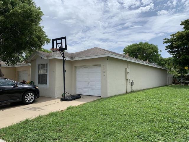 3 Bedroom Home for Rent at 4109 Eastridge Circle, Pompano Beach, FL 33064