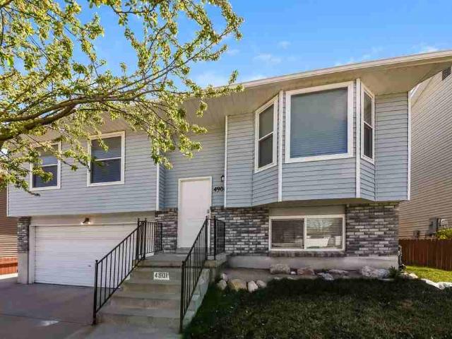 3 Bedroom Home for Rent at 4901 W Banquet Ave, West Jordan, UT 84081 Oquirrh Shadows