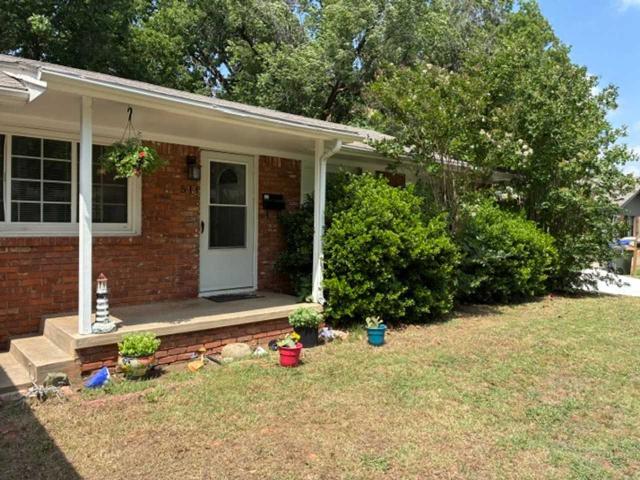 3 Bedroom Home for Rent at 511 Manor Dr, Norman, OK 73072