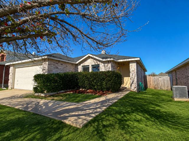 3 Bedroom Home for Rent at 5405 Shiver Rd, Fort Worth, TX 76244 The Vineyards At Heritage