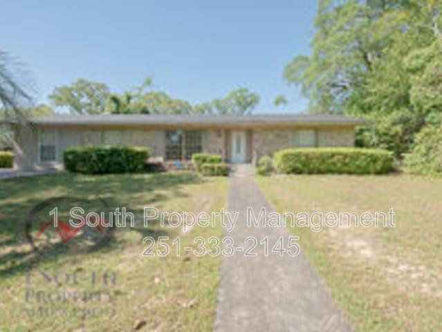 3 Bedroom Home for Rent at 5520 Vienna Ave, Mobile, AL 36618 Colonial Heights