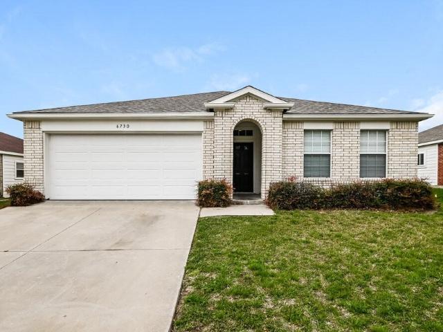 3 Bedroom Home for Rent at 6730 Meadowcrest Dr, Arlington, TX 76002