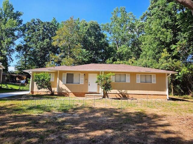 3 Bedroom Home for Rent at 6815 Water Mill Ct, Charlotte, NC 28215 Oak Forest