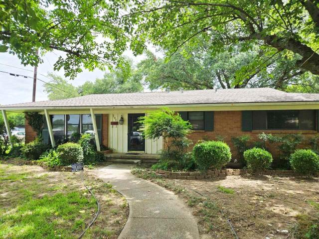 3 Bedroom Home for Rent at 701 S Burdette Ave, Sherman, TX 75090
