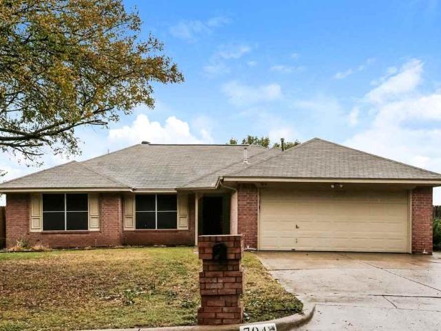 3 Bedroom Home for Rent at 704 Stonebrooke Dr, Burleson, TX 76028