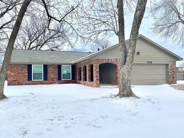 3 Bedroom Home for Rent at 706 N Fir St, Jenks, OK 74037
