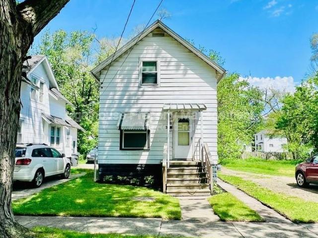 3 Bedroom Home for Rent at 708 Elizabeth St, Kalamazoo, MI 49007 Northside