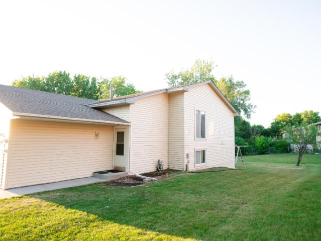 3 Bedroom Home for Rent at 7098 Upper 17th St N, Maplewood, MN 55128 Maplewood Oakdale