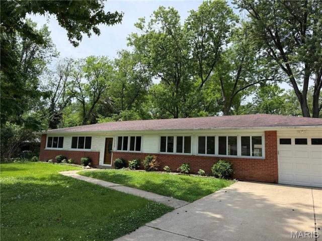 3 Bedroom Home for Rent at 709 Elkington Ln, Olivette, MO 63132 Olivette