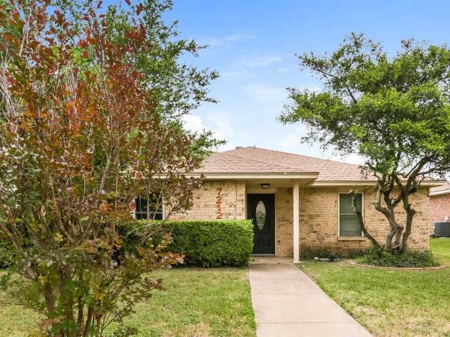 3 Bedroom Home for Rent at 7212 Elderberry Ln, Dallas, TX 75249 Woods Sugarberry