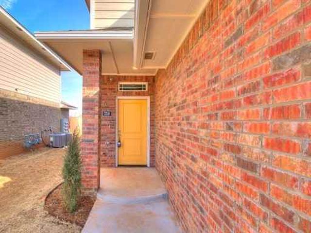 3 Bedroom Home for Rent at 731 Sw 14th St, Moore, OK 73160