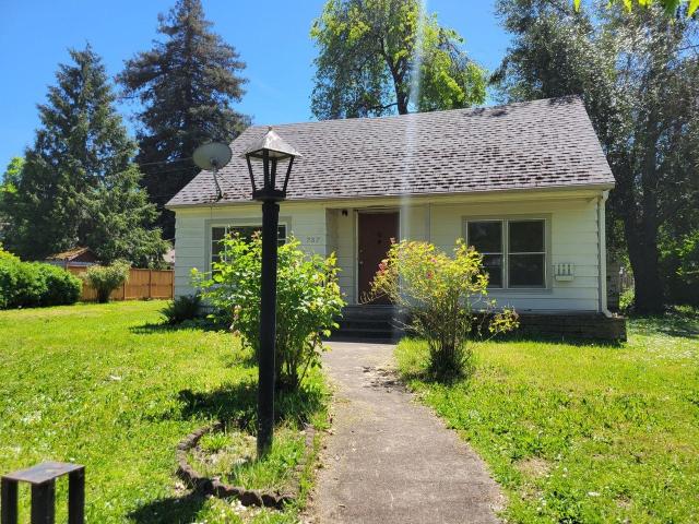 3 Bedroom Home for Rent at 737 E St, Springfield, OR 97477 Washburne Historic District