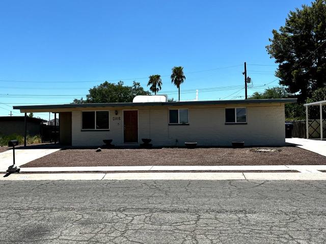 3 Bedroom Home for Rent at 8024 E Victoria Dr #1, Tucson, AZ 85730 Lakeside Park
