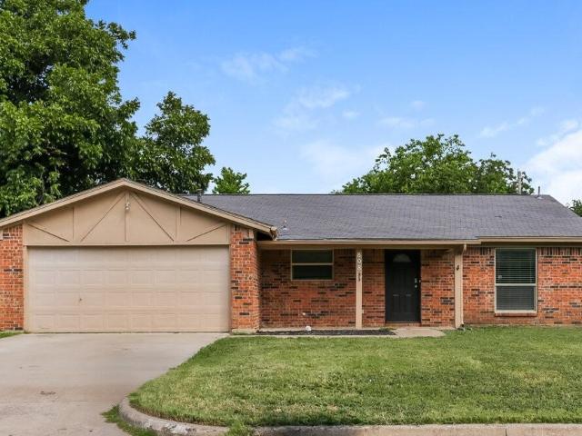3 Bedroom Home for Rent at 808 Judith St, Burleson, TX 76028