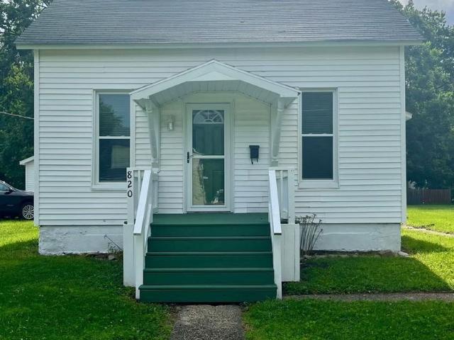 3 Bedroom Home for Rent at 820 8th St, Carrollton, IL 62016