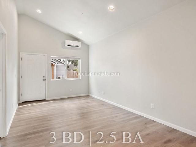 3 Bedroom Home for Rent at 826 Se 155th Ave #B, Portland, OR 97233 Centennial