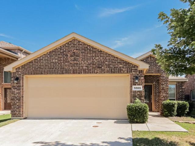 3 Bedroom Home for Rent at 8905 Tenderfoot Ln, Aubrey, TX 76227