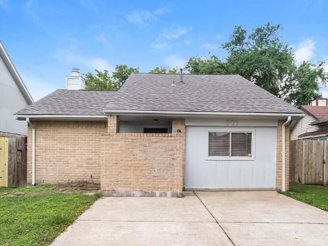 3 Bedroom Home for Rent at 901 Briarcreek Dr, Baytown, TX 77521