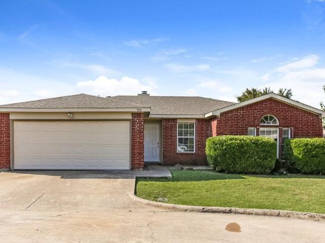 3 Bedroom Home for Rent at 902 Beaufort Ct, Arlington, TX 76018
