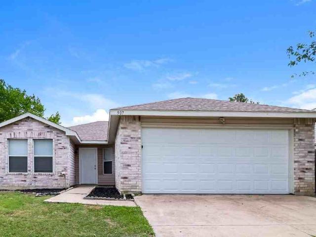 3 Bedroom Home for Rent at 907 Kendall Dr, Arlington, TX 76001