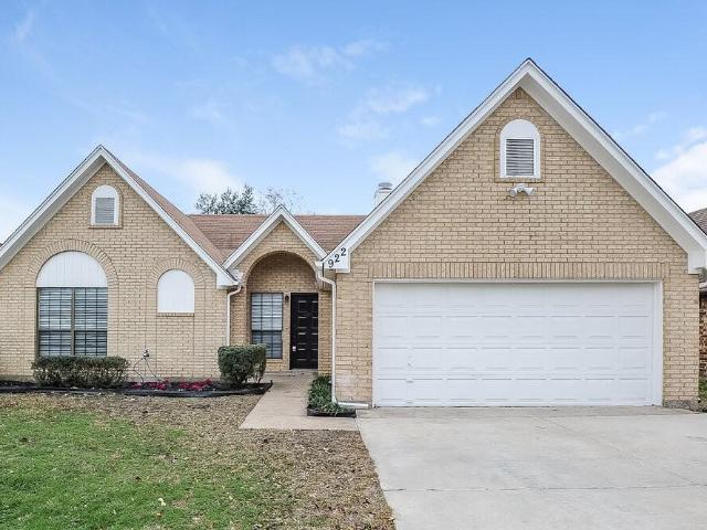 3 Bedroom Home for Rent at 922 Meadowdale Rd, Arlington, TX 76017