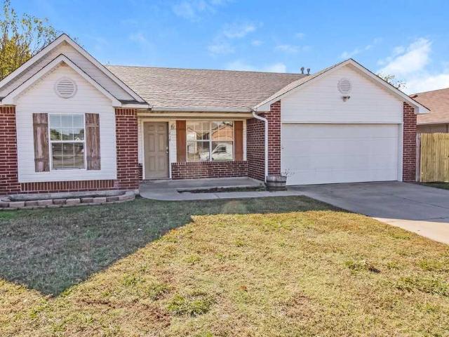 3 Bedroom Home for Rent at 1016 Nw 14th Pl, Moore, OK 73160