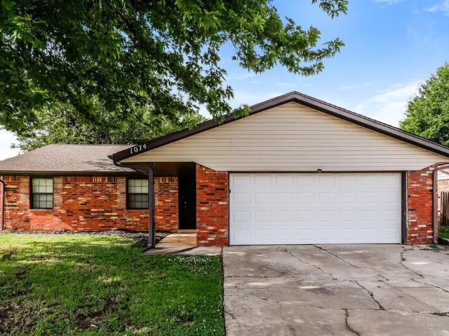 3 Bedroom Home for Rent at 1074 Dover Mansion, Yukon, OK 73099
