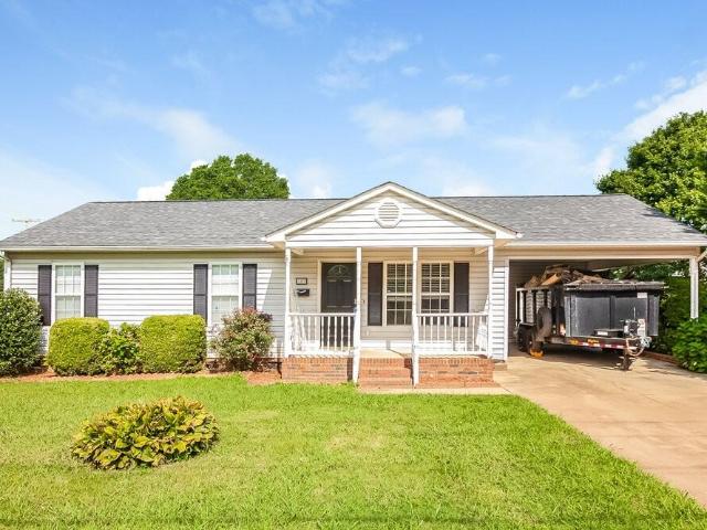 3 Bedroom Home for Rent at 109 S Pasour St, Dallas, NC 28034