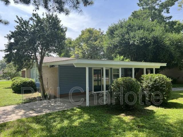 3 Bedroom Home for Rent at 1100 Vickery Dr, Charlotte, NC 28215 Eastway