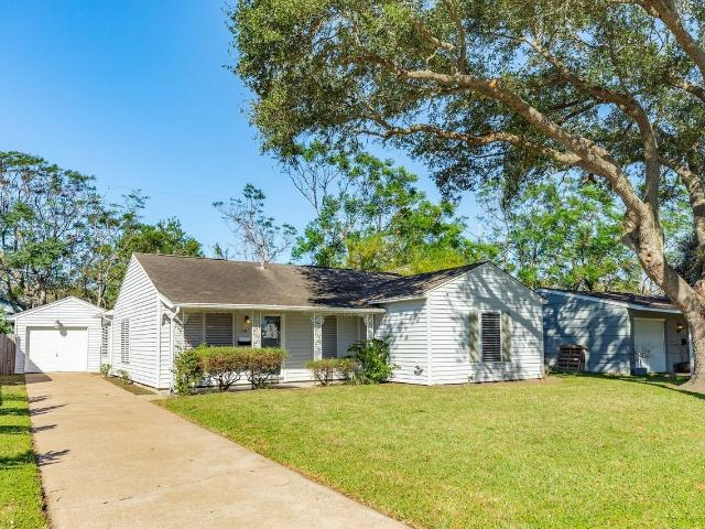 3 Bedroom Home for Rent at 114 Tarpon Ave, Galveston, TX 77550 Lindale