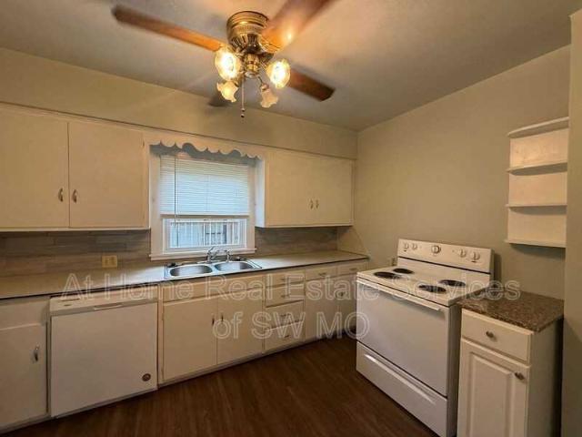 3 Bedroom Home for Rent at 1169 S Kimbrough Ave, Springfield, MO 65807 Phelps