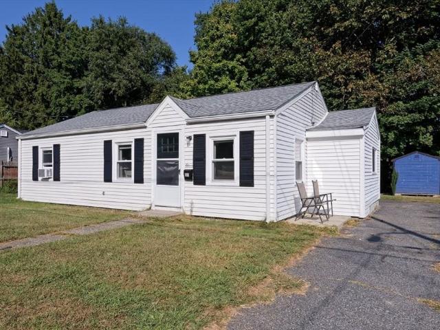 3 Bedroom Home for Rent at 11 Oakview St, Worcester, MA 01605 Booth Apartments