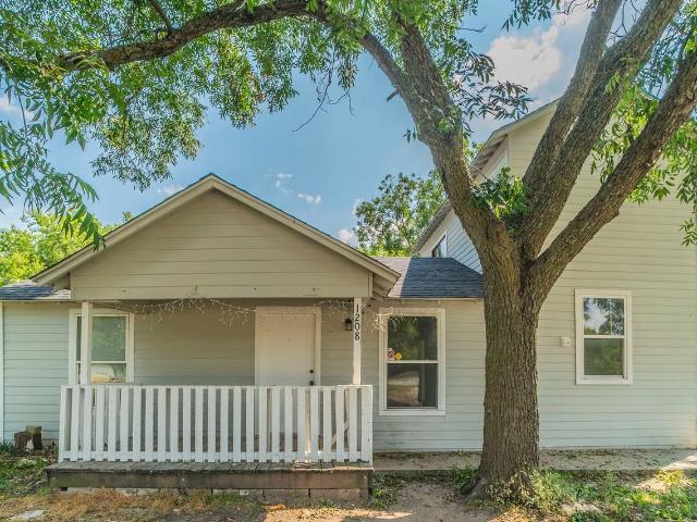 3 Bedroom Home for Rent at 1208 Dan Gould Dr, Arlington, TX 76001