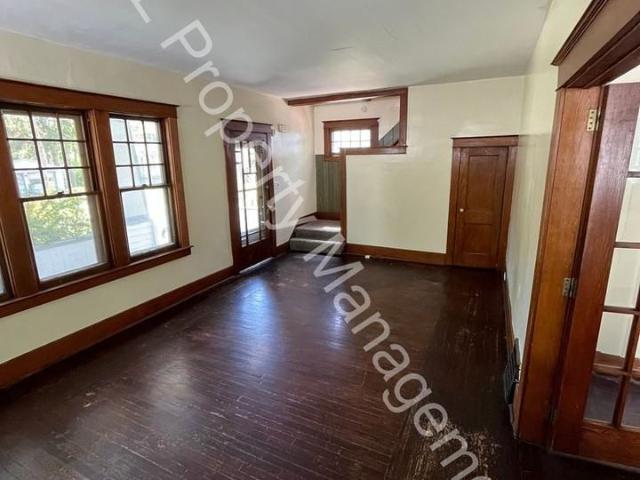 3 Bedroom Home for Rent at 127 S Bond St, Saginaw, MI 48602