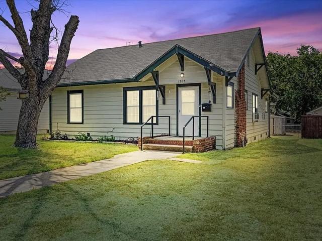 3 Bedroom Home for Rent at 1308 W Walker St, Denison, TX 75020