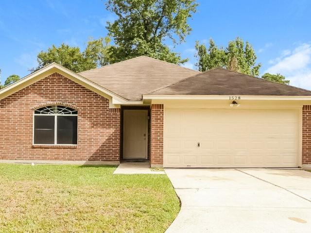 3 Bedroom Home for Rent at 1528 Glen Oaks Dr, Conroe, TX 77385