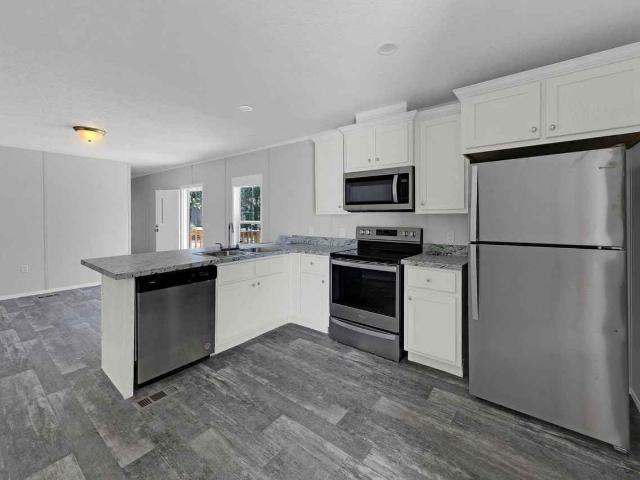 3 Bedroom Home for Rent at 154 W Royal Palm Ave, Defuniak Springs, FL 32433