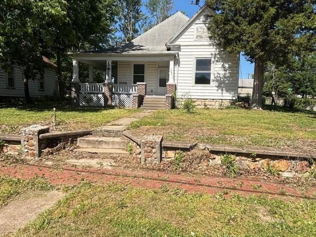 3 Bedroom Home for Rent at 2159 N Main Ave, Springfield, MO 65803 Woodland Heights