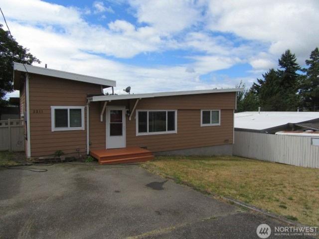 3 Bedroom Home for Rent at 2211 Ne 7th St, Renton, WA 98056 Sunset