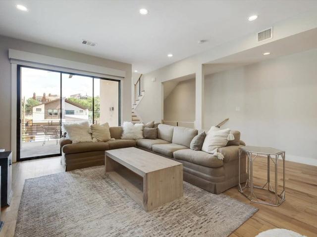 3 Bedroom Home for Rent at 2421 Throckmorton St #1019591P, Dallas, TX 75219
