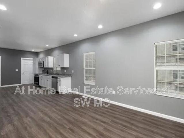 3 Bedroom Home for Rent at 2437 N Lyon Ave, Springfield, MO 65803