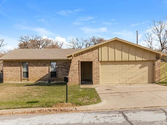 3 Bedroom Home for Rent at 2727 Lucas Dr, Arlington, TX 76015