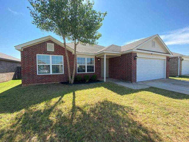 3 Bedroom Home for Rent at 2912 Thompson Farm Ln, Yukon, OK 73099