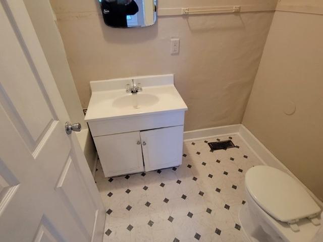 3 Bedroom Home for Rent at 39 N Tacoma Ave, Indianapolis, IN 46201 Near Eastside